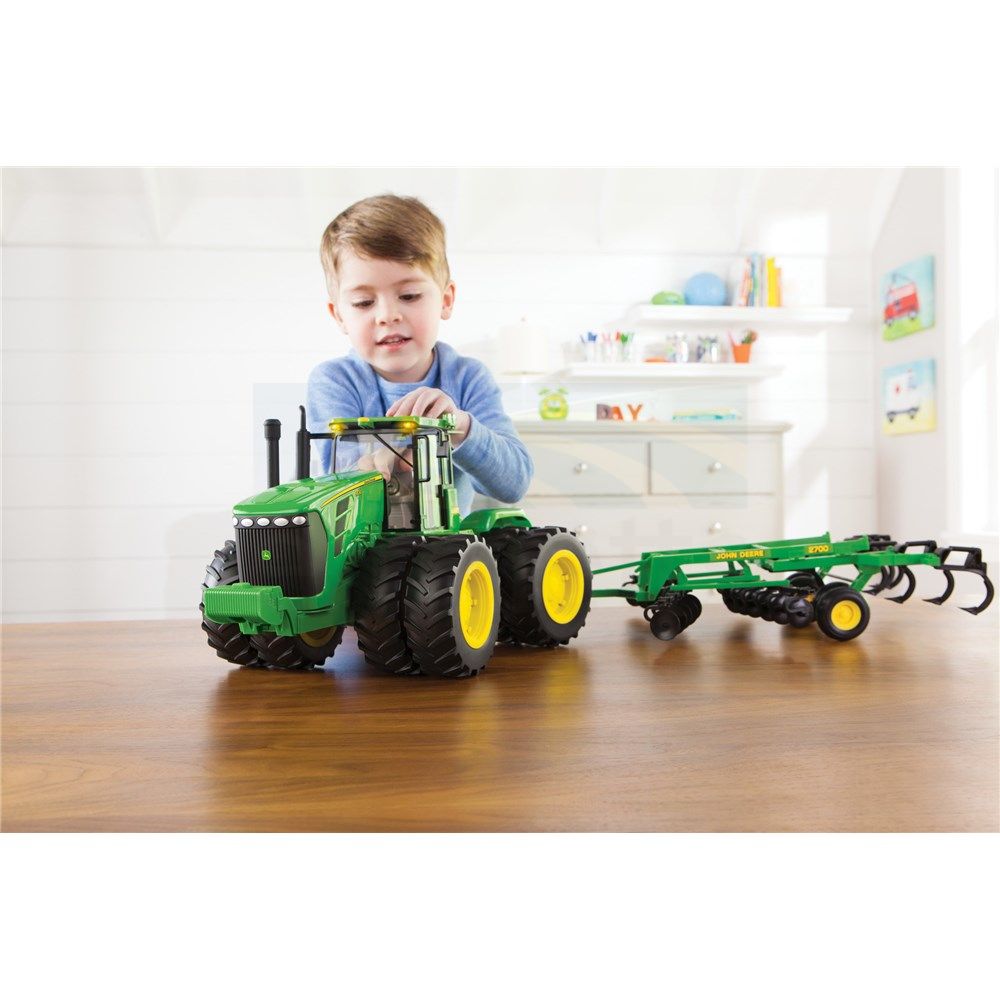 1:16 Big Farm John Deere 9530 Tractor & Ripper 46766 - Emmetts Shop