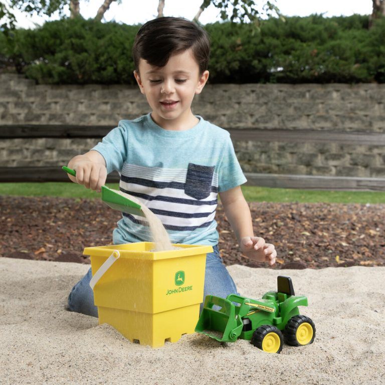 John Deere 15cm Sand Pit Bucket Set: Green Tractor with Yellow Square ...